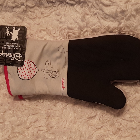 Disney | Kitchen | Disneys Winnie The Pooh 2 Pack Oversized Heat Resistant Oven Mitts | Poshmark